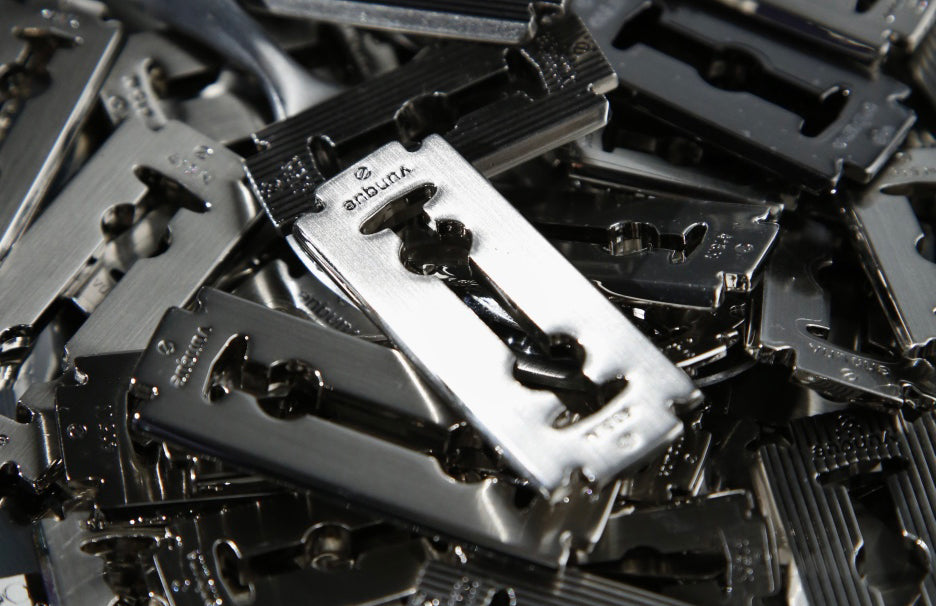 オッカムの剃刀 (Occam's Razor) – シンプルさが映し出す真実 – vunque